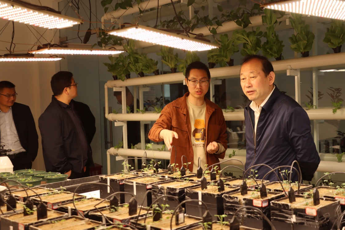 国能新疆公司陈建强副总经理一行来我校推进新疆“一带一路”能源研究院建设事宜-西安科技大学 科技处